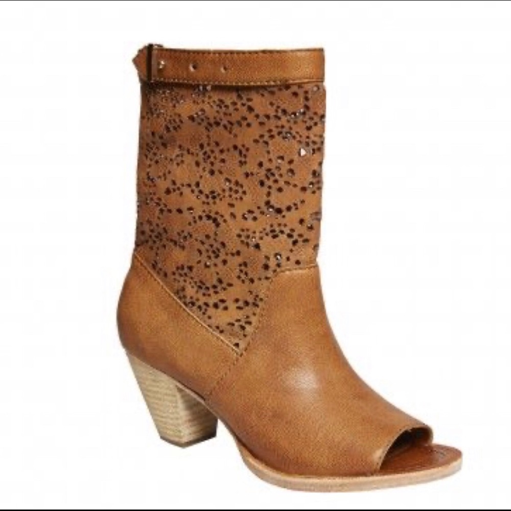 Alice & Olivia Tan Catherine Leather Laser Cut Open T… - Gem